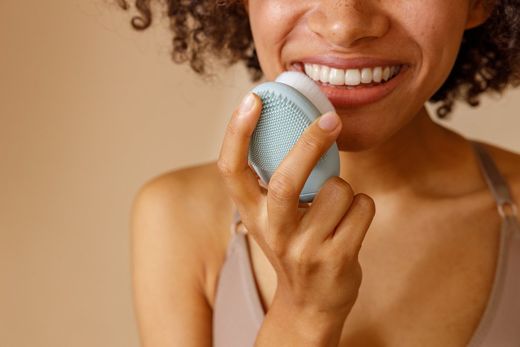 What is Exfoliation: The Benefits, Types, and How to Do It - Waxing the ...